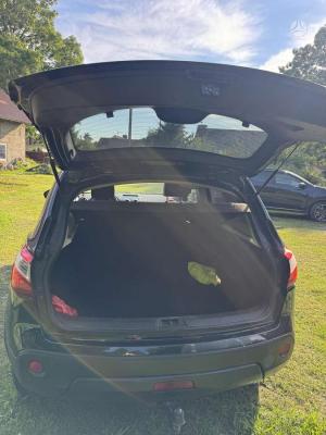 Black Nissan Qashqai 2012 in Klaipeda, with an engine capacity of 1.60 L and mileage of 218 thousand km for 4000 €, photo 14 on AUTOMOTO.COM.LV