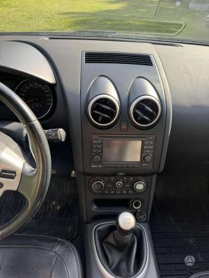 Black Nissan Qashqai 2012 in Klaipeda, with an engine capacity of 1.60 L and mileage of 218 thousand km for 4000 €, photo 18 on AUTOMOTO.COM.LV