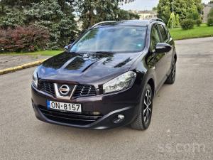 Black Nissan Qashqai 2012 in Jekabpils, with an engine capacity of 2.00 L and mileage of 285 thousand km for 6490 €, photo 3 on AUTOMOTO.COM.LV