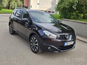 Black Nissan Qashqai 2012 in Jekabpils, with an engine capacity of 2.00 L and mileage of 285 thousand km for 6490 €, photo 4 on AUTOMOTO.COM.LV