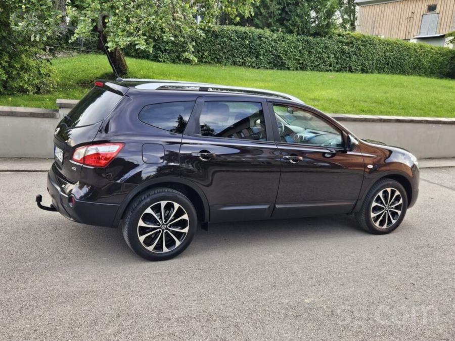 Black Nissan Qashqai 2012 in Jekabpils, with an engine capacity of 2.00 L and mileage of 285 thousand km for 6490 €, photo 7 on AUTOMOTO.COM.LV