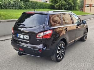 Black Nissan Qashqai 2012 in Jekabpils, with an engine capacity of 2.00 L and mileage of 285 thousand km for 6490 €, photo 8 on AUTOMOTO.COM.LV