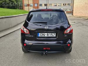 Black Nissan Qashqai 2012 in Jekabpils, with an engine capacity of 2.00 L and mileage of 285 thousand km for 6490 €, photo 9 on AUTOMOTO.COM.LV