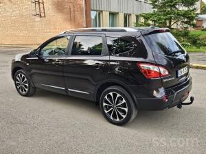 Black Nissan Qashqai 2012 in Jekabpils, with an engine capacity of 2.00 L and mileage of 285 thousand km for 6490 €, photo 11 on AUTOMOTO.COM.LV