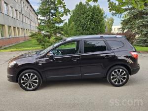 Black Nissan Qashqai 2012 in Jekabpils, with an engine capacity of 2.00 L and mileage of 285 thousand km for 6490 €, photo 12 on AUTOMOTO.COM.LV