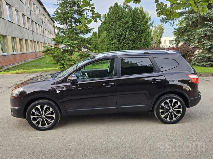 Black Nissan Qashqai 2012 in Jekabpils, with an engine capacity of 2.00 L and mileage of 285 thousand km for 6490 €, photo 12 on AUTOMOTO.COM.LV