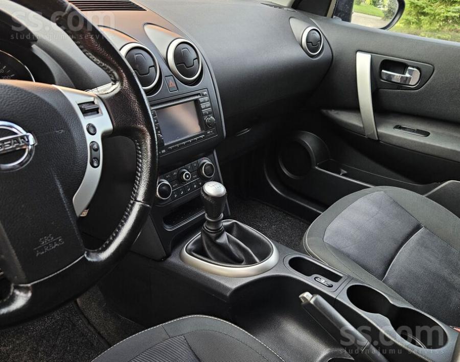 Black Nissan Qashqai 2012 in Jekabpils, with an engine capacity of 2.00 L and mileage of 285 thousand km for 6490 €, photo 14 on AUTOMOTO.COM.LV