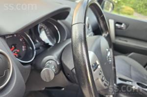 Black Nissan Qashqai 2012 in Jekabpils, with an engine capacity of 2.00 L and mileage of 285 thousand km for 6490 €, photo 15 on AUTOMOTO.COM.LV