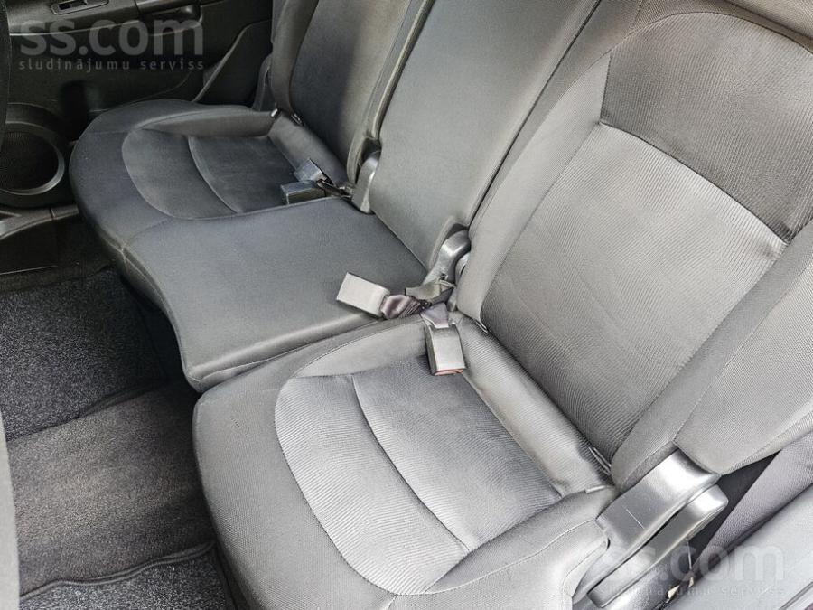 Black Nissan Qashqai 2012 in Jekabpils, with an engine capacity of 2.00 L and mileage of 285 thousand km for 6490 €, photo 16 on AUTOMOTO.COM.LV