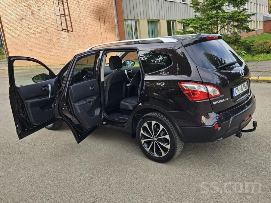 Black Nissan Qashqai 2012 in Jekabpils, with an engine capacity of 2.00 L and mileage of 285 thousand km for 6490 €, photo 17 on AUTOMOTO.COM.LV