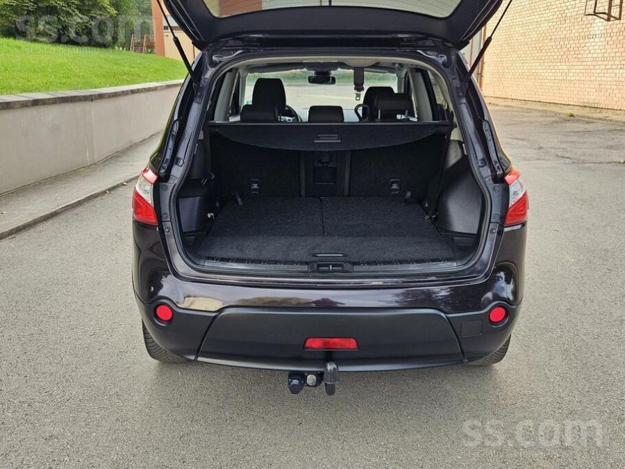 Black Nissan Qashqai 2012 in Jekabpils, with an engine capacity of 2.00 L and mileage of 285 thousand km for 6490 €, photo 18 on AUTOMOTO.COM.LV