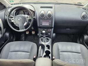 Black Nissan Qashqai 2012 in Jekabpils, with an engine capacity of 2.00 L and mileage of 285 thousand km for 6490 €, photo 19 on AUTOMOTO.COM.LV
