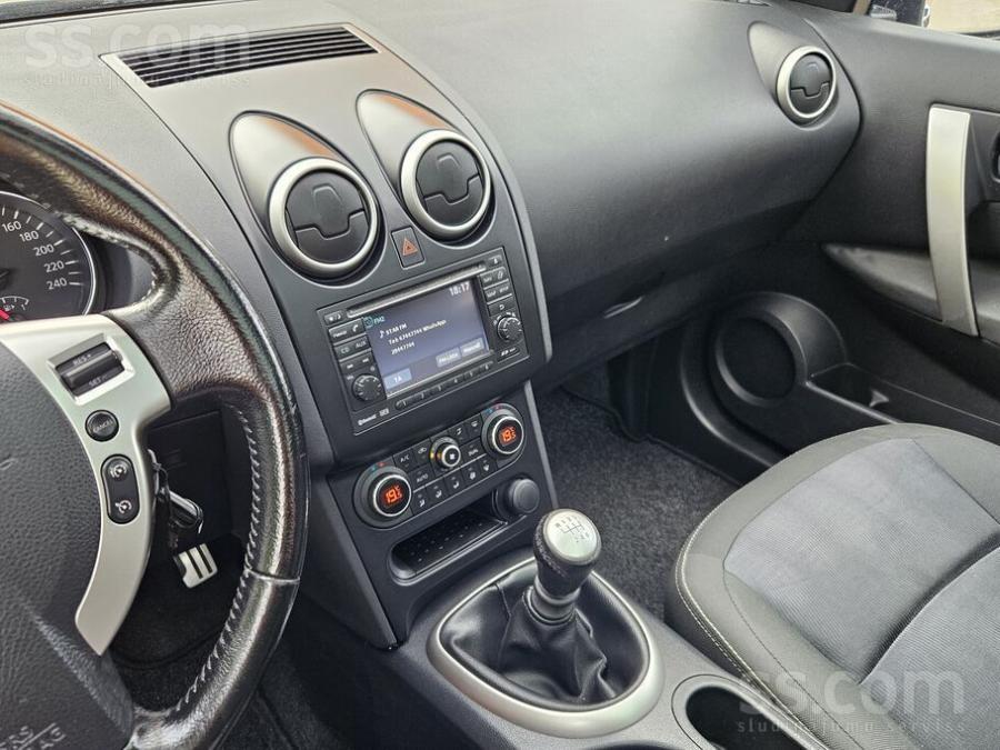 Black Nissan Qashqai 2012 in Jekabpils, with an engine capacity of 2.00 L and mileage of 285 thousand km for 6490 €, photo 20 on AUTOMOTO.COM.LV