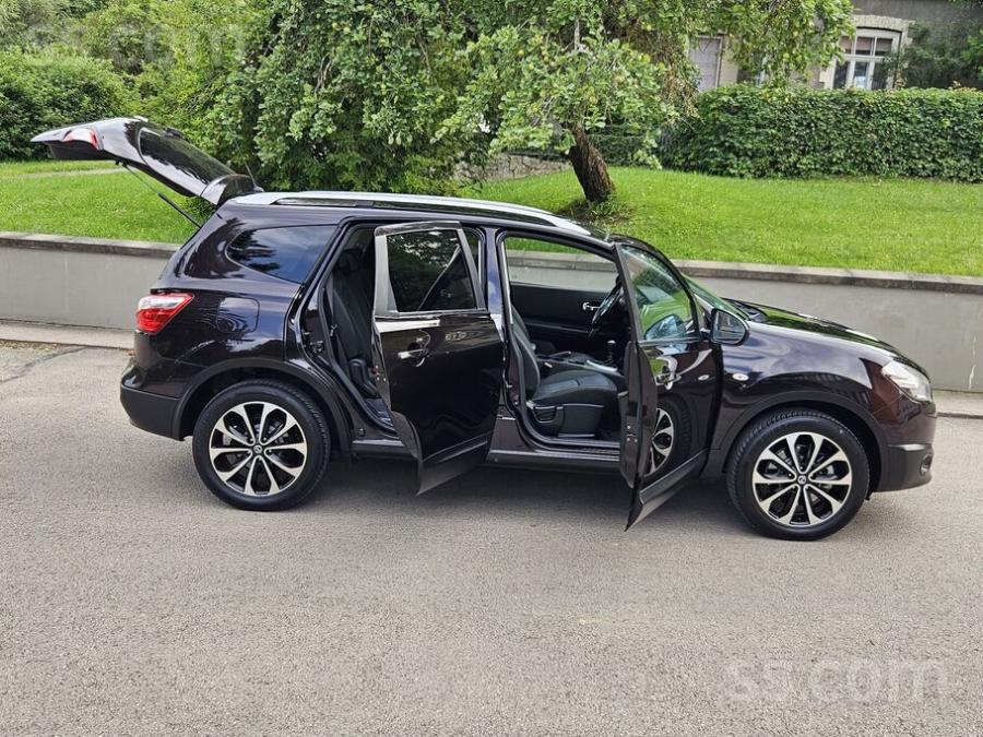 Black Nissan Qashqai 2012 in Jekabpils, with an engine capacity of 2.00 L and mileage of 285 thousand km for 6490 €, photo 21 on AUTOMOTO.COM.LV
