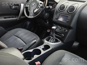 Black Nissan Qashqai 2012 in Jekabpils, with an engine capacity of 2.00 L and mileage of 285 thousand km for 6490 €, photo 22 on AUTOMOTO.COM.LV