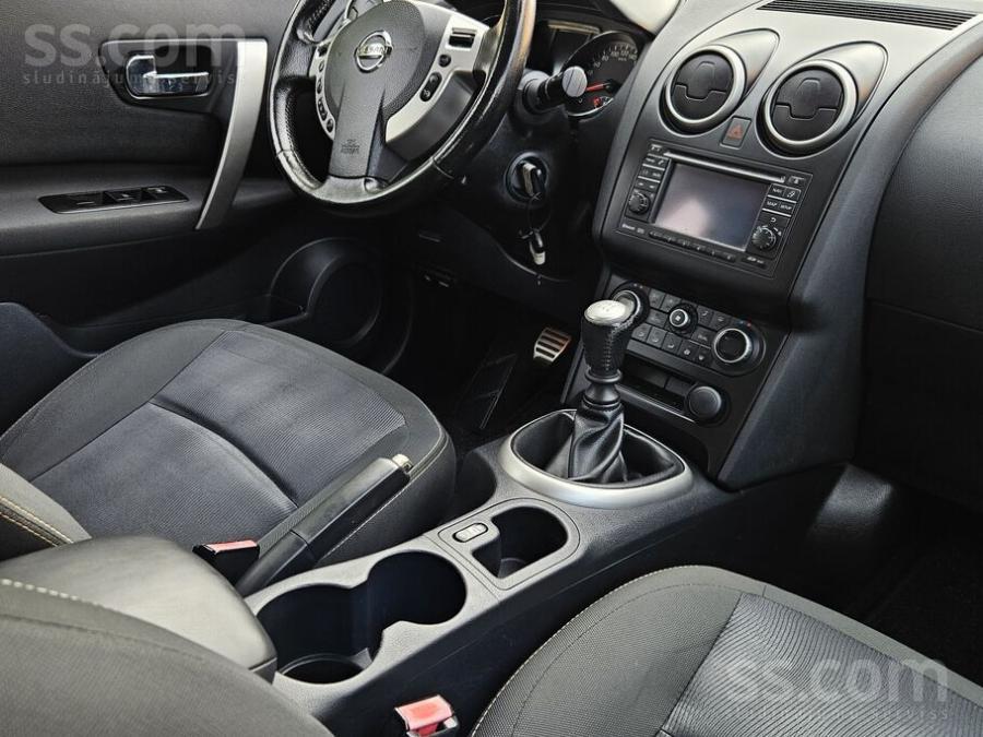 Black Nissan Qashqai 2012 in Jekabpils, with an engine capacity of 2.00 L and mileage of 285 thousand km for 6490 €, photo 22 on AUTOMOTO.COM.LV