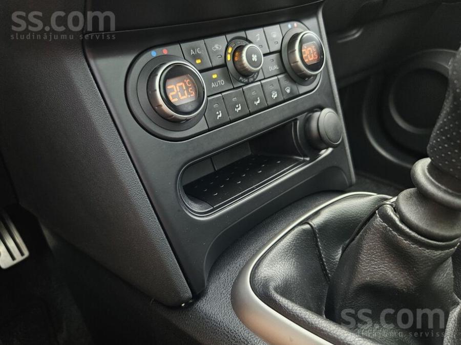 Black Nissan Qashqai 2012 in Jekabpils, with an engine capacity of 2.00 L and mileage of 285 thousand km for 6490 €, photo 24 on AUTOMOTO.COM.LV