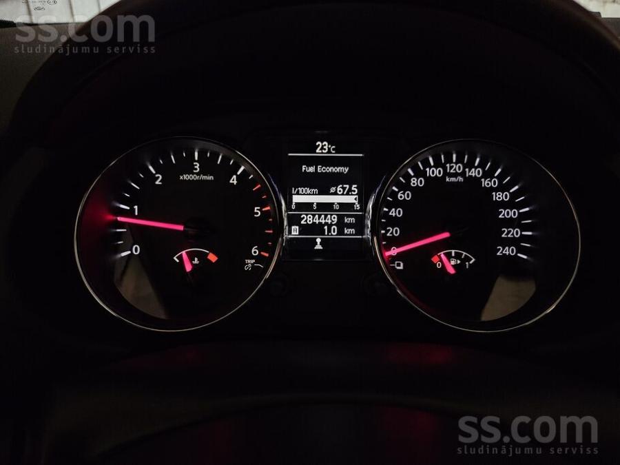 Black Nissan Qashqai 2012 in Jekabpils, with an engine capacity of 2.00 L and mileage of 285 thousand km for 6490 €, photo 28 on AUTOMOTO.COM.LV