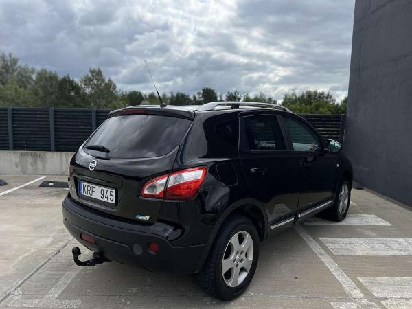 Black Nissan Qashqai 2012 in Vilnius, with an engine capacity of 1.60 L and mileage of 211 thousand km for 5000 €, photo 4 on AUTOMOTO.COM.LV