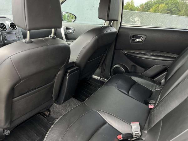 Black Nissan Qashqai 2012 in Vilnius, with an engine capacity of 1.60 L and mileage of 211 thousand km for 5000 €, photo 10 on AUTOMOTO.COM.LV
