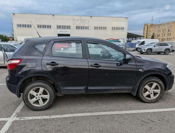 Melns Nissan Qashqai 2012 Kauņa, ar dzinēja tilpumu 1.60 L un nobraukumu 211 tūkst. km par 1800 €, foto 4 vietnē AUTOMOTO.COM.LV
