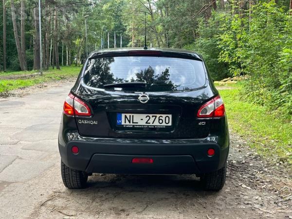 Nissan Qashqai 2012 Rīga vietnē Melns Nissan Qashqai 2012 Rīga, ar dzinēja tilpumu 1.50 L un nobraukumu 0 tūkst. km par 5899 €, foto 5 vietnē AUTOMOTO.COM.LV
