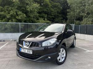 Black Nissan Qashqai 2012 in Vilnius, with an engine capacity of 1.60 L and mileage of 266 thousand km for 4250 €, photo  on AUTOMOTO.COM.LV