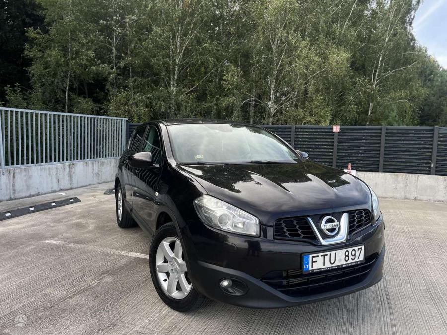 Black Nissan Qashqai 2012 in Vilnius, with an engine capacity of 1.60 L and mileage of 266 thousand km for 4250 €, photo 3 on AUTOMOTO.COM.LV