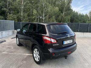 Black Nissan Qashqai 2012 in Vilnius, with an engine capacity of 1.60 L and mileage of 266 thousand km for 4250 €, photo 5 on AUTOMOTO.COM.LV