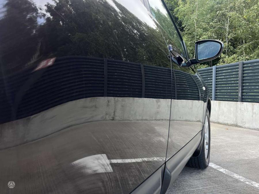 Black Nissan Qashqai 2012 in Vilnius, with an engine capacity of 1.60 L and mileage of 266 thousand km for 4250 €, photo 7 on AUTOMOTO.COM.LV