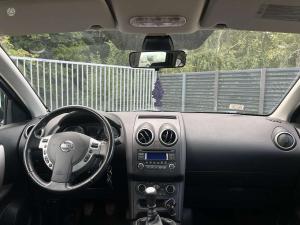 Black Nissan Qashqai 2012 in Vilnius, with an engine capacity of 1.60 L and mileage of 266 thousand km for 4250 €, photo 10 on AUTOMOTO.COM.LV