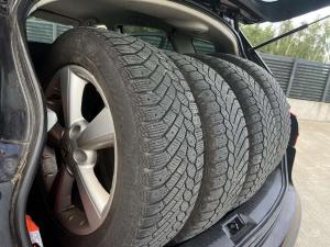 Black Nissan Qashqai 2012 in Vilnius, with an engine capacity of 1.60 L and mileage of 266 thousand km for 4250 €, photo 12 on AUTOMOTO.COM.LV