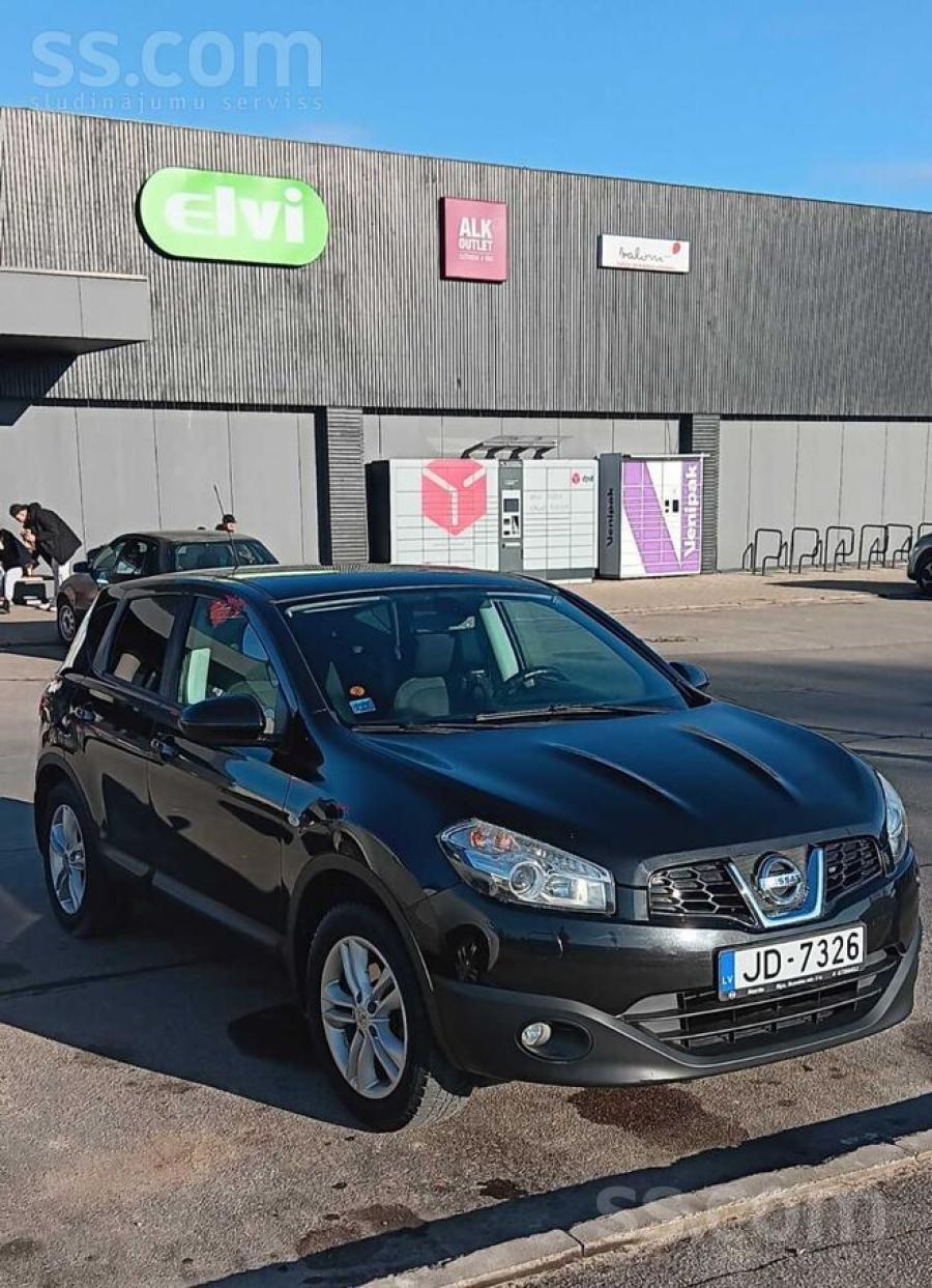 Black Nissan Qashqai 2013 in Riga, with an engine capacity of 1.60 L and mileage of 249 thousand km for 5700 €, photo 1 on AUTOMOTO.COM.LV