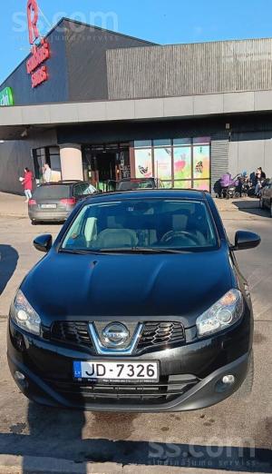 Black Nissan Qashqai 2013 in Riga, with an engine capacity of 1.60 L and mileage of 249 thousand km for 5700 €, photo 3 on AUTOMOTO.COM.LV