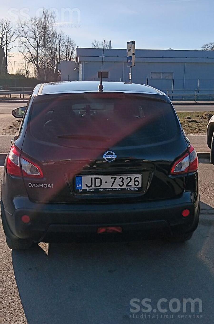 Black Nissan Qashqai 2013 in Riga, with an engine capacity of 1.60 L and mileage of 249 thousand km for 5700 €, photo 5 on AUTOMOTO.COM.LV