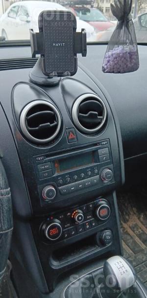 Black Nissan Qashqai 2013 in Riga, with an engine capacity of 1.60 L and mileage of 249 thousand km for 5700 €, photo 7 on AUTOMOTO.COM.LV