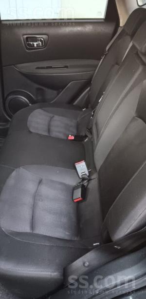 Black Nissan Qashqai 2013 in Riga, with an engine capacity of 1.60 L and mileage of 249 thousand km for 5700 €, photo 9 on AUTOMOTO.COM.LV