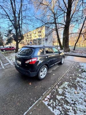 Black Nissan Qashqai 2013 in Riga, with an engine capacity of 1.50 L and mileage of 249 thousand km for 7500 €, photo 3 on AUTOMOTO.COM.LV