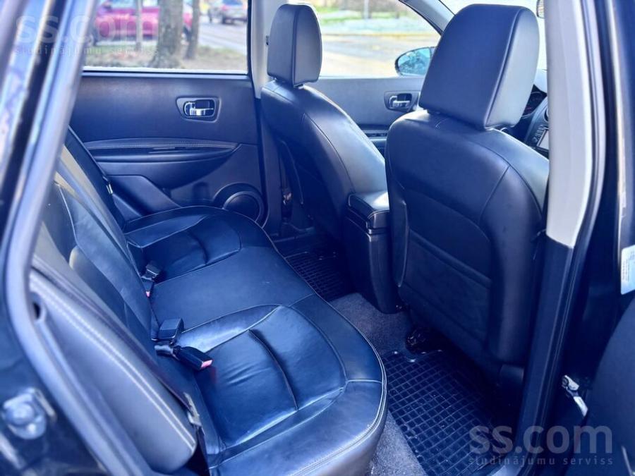 Black Nissan Qashqai 2013 in Riga, with an engine capacity of 1.50 L and mileage of 249 thousand km for 7500 €, photo 8 on AUTOMOTO.COM.LV