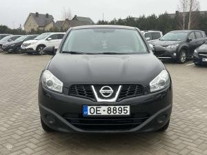 Black Nissan Qashqai 2013 in Taurage, with an engine capacity of 1.60 L and mileage of 200 thousand km for 5700 €, photo 2 on AUTOMOTO.COM.LV