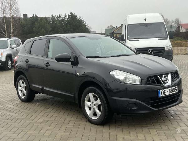 Black Nissan Qashqai 2013 in Taurage, with an engine capacity of 1.60 L and mileage of 200 thousand km for 5700 €, photo 3 on AUTOMOTO.COM.LV