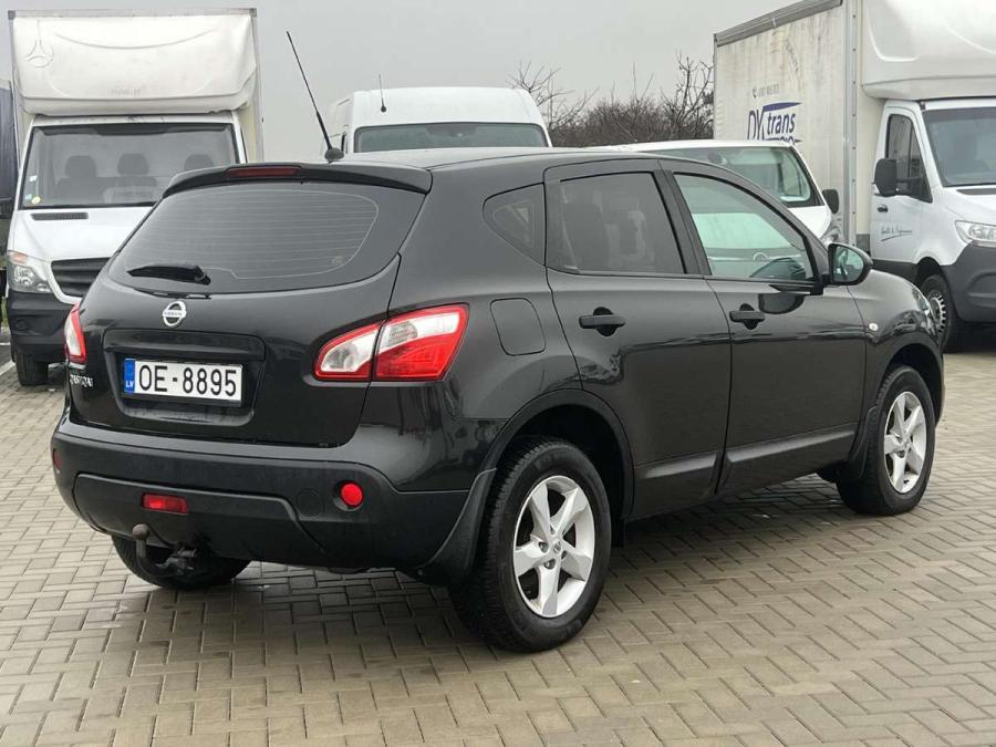 Black Nissan Qashqai 2013 in Taurage, with an engine capacity of 1.60 L and mileage of 200 thousand km for 5700 €, photo 6 on AUTOMOTO.COM.LV