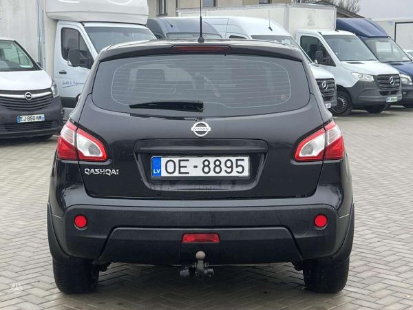 Black Nissan Qashqai 2013 in Taurage, with an engine capacity of 1.60 L and mileage of 200 thousand km for 5700 €, photo 7 on AUTOMOTO.COM.LV