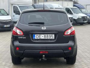 Black Nissan Qashqai 2013 in Taurage, with an engine capacity of 1.60 L and mileage of 200 thousand km for 5700 €, photo 7 on AUTOMOTO.COM.LV