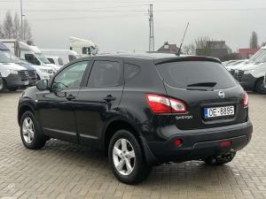 Black Nissan Qashqai 2013 in Taurage, with an engine capacity of 1.60 L and mileage of 200 thousand km for 5700 €, photo 8 on AUTOMOTO.COM.LV