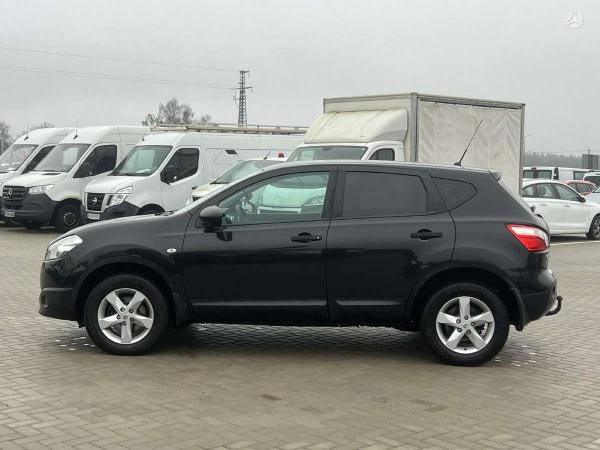 Black Nissan Qashqai 2013 in Taurage, with an engine capacity of 1.60 L and mileage of 200 thousand km for 5700 €, photo 9 on AUTOMOTO.COM.LV