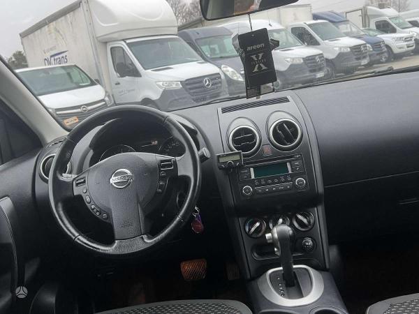 Black Nissan Qashqai 2013 in Taurage, with an engine capacity of 1.60 L and mileage of 200 thousand km for 5700 €, photo 10 on AUTOMOTO.COM.LV