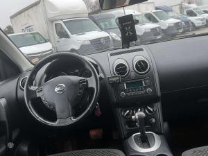 Black Nissan Qashqai 2013 in Taurage, with an engine capacity of 1.60 L and mileage of 200 thousand km for 5700 €, photo 10 on AUTOMOTO.COM.LV