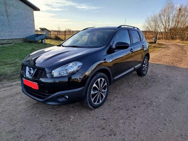 Black Nissan Qashqai 2013 in Taurage, with an engine capacity of 1.60 L and mileage of 342 thousand km for 4450 €, photo 1 on AUTOMOTO.COM.LV