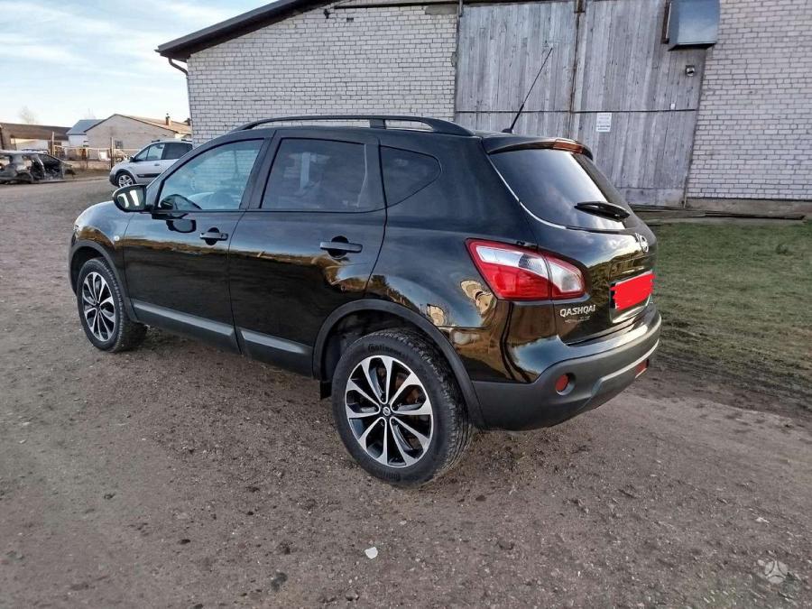 Melns Nissan Qashqai 2013 Tauragė, ar dzinēja tilpumu 1.60 L un nobraukumu 342 tūkst. km par 4450 €, foto 2 vietnē AUTOMOTO.COM.LV